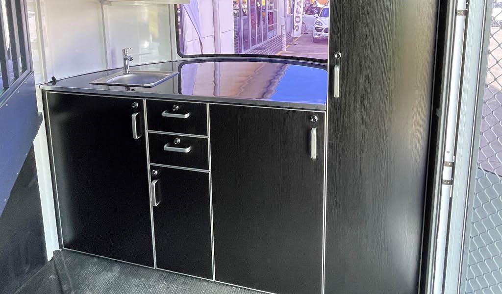 Deluxe Horse Floats: Ultimate Luxury and Safety by Regency Floats