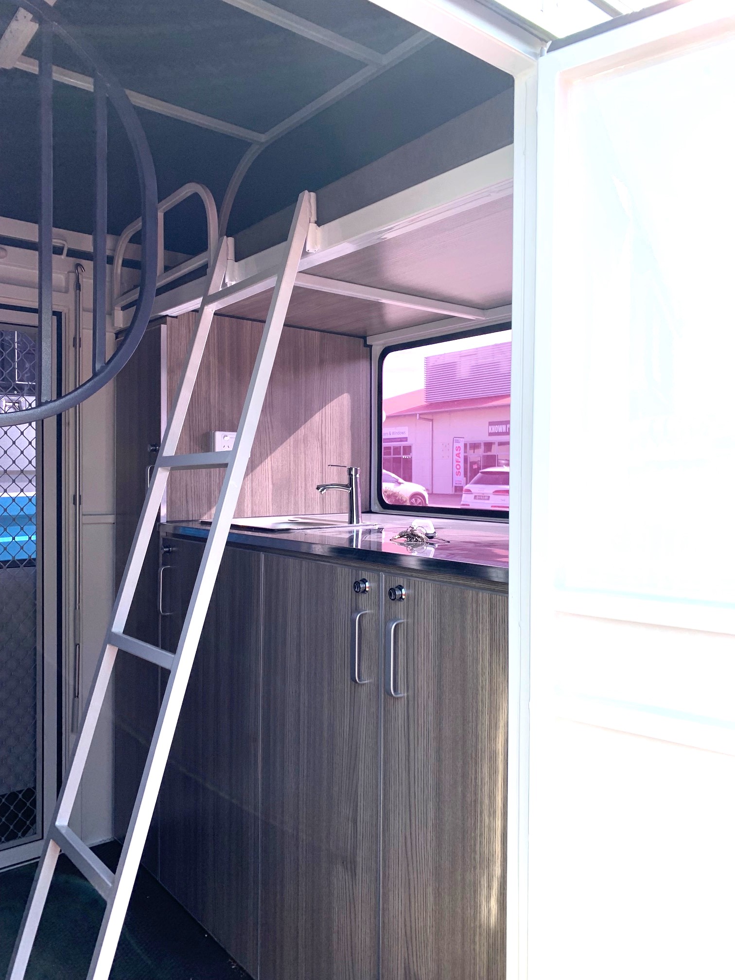 Straight Load Stock - Regency Floats